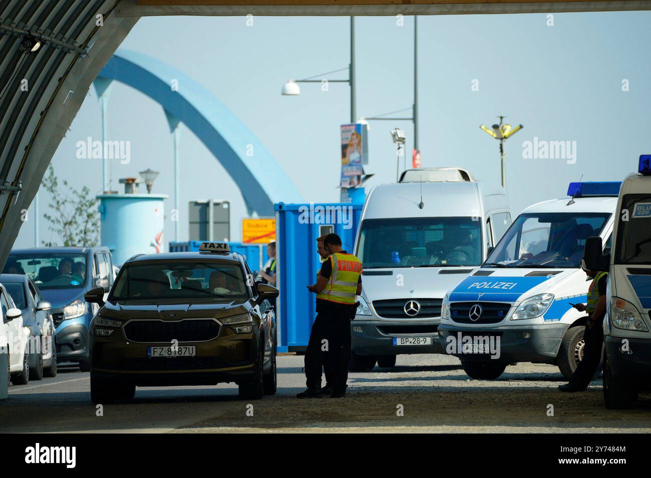 Frankfurt An Der Oder, Germany. 17th Sep, 2024. Police are seen ...