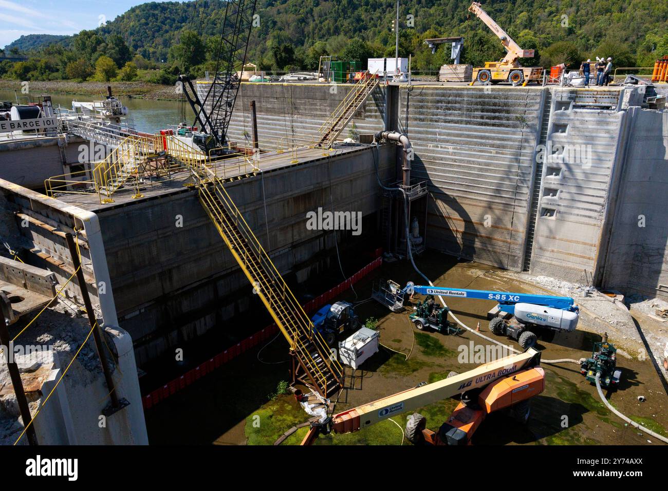 The U.S. Army Corps of Engineers Pittsburgh District’s repair fleet ...
