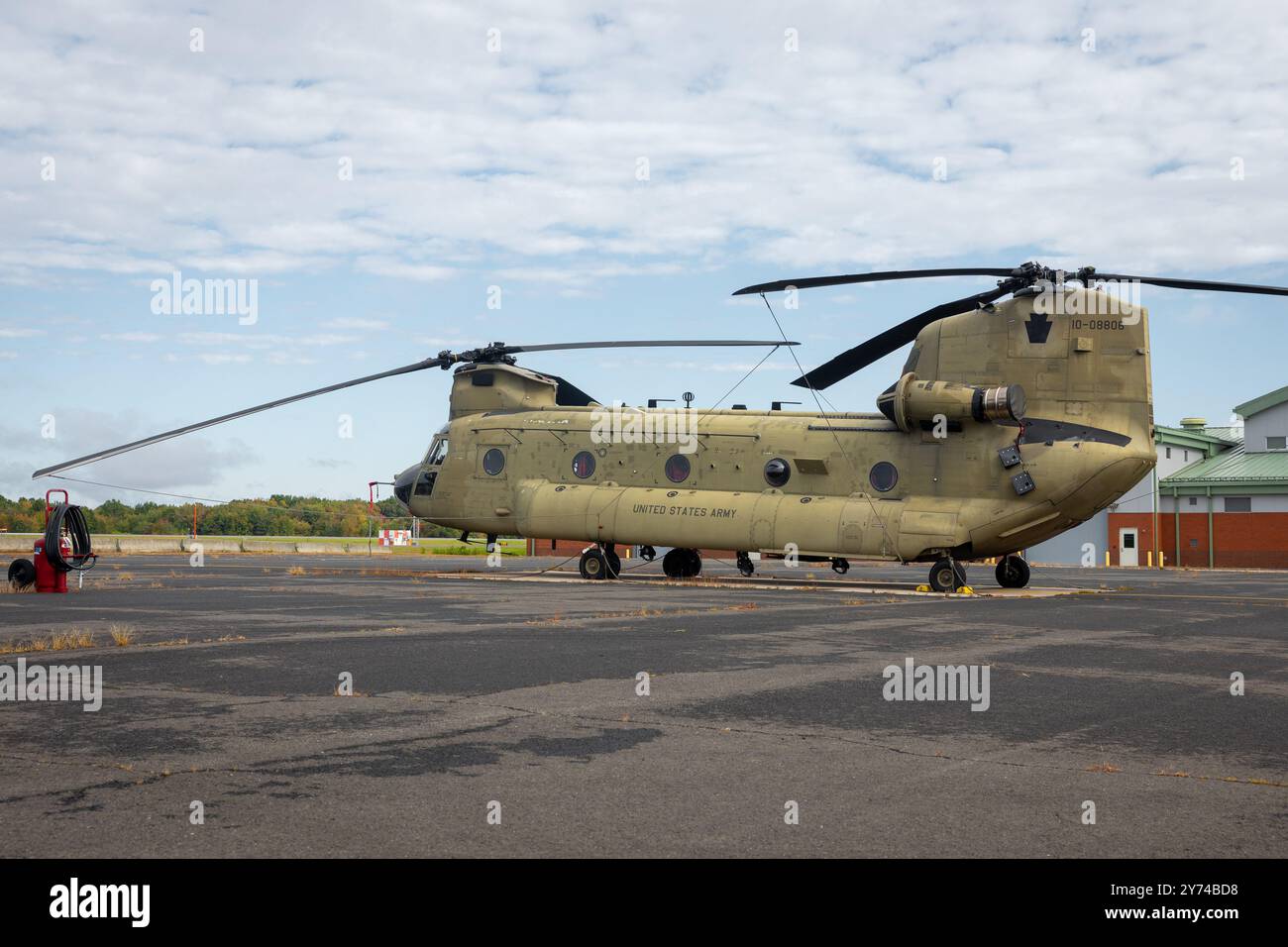 A Connecticut Army National Guard CH-47F Chinook transport helicopter ...
