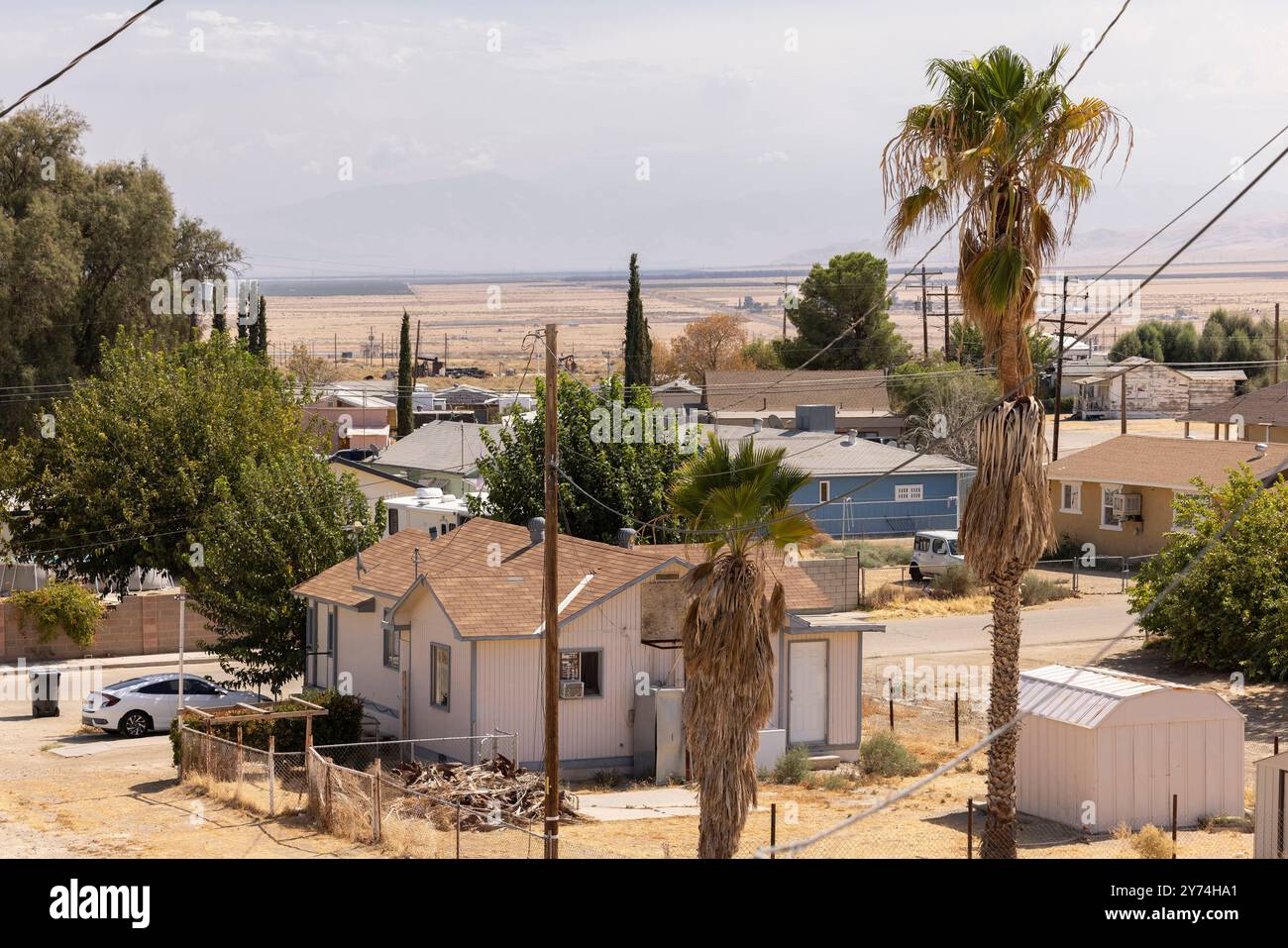 Afternoon sun shines on a neighborhood in downtown Maricopa, California ...