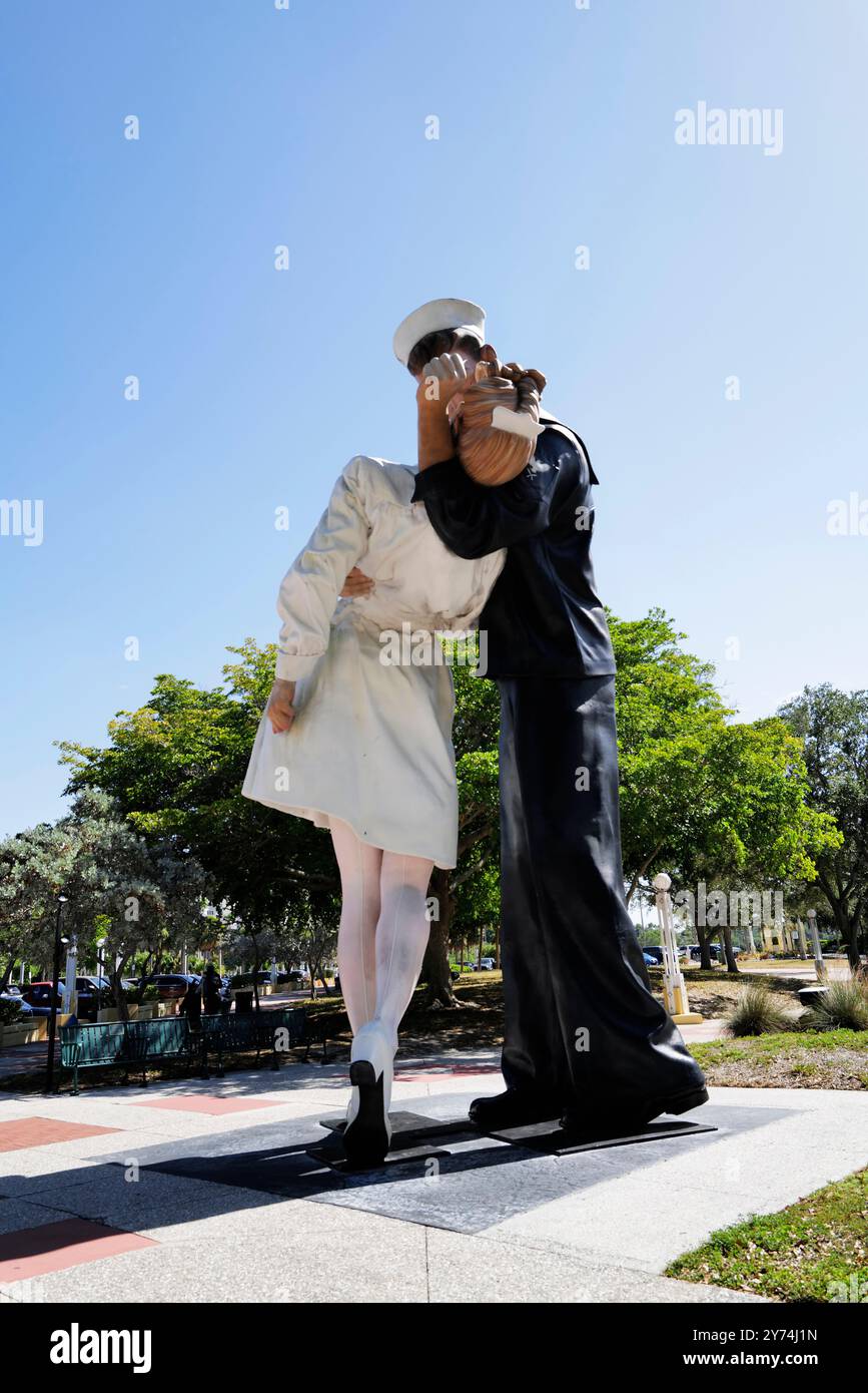 The "Unconditional Surrender" statue in Sarasota captures a sailor ...