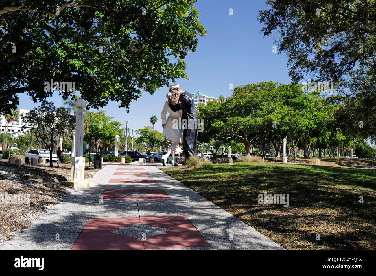 The "Unconditional Surrender" statue in Sarasota captures a sailor ...