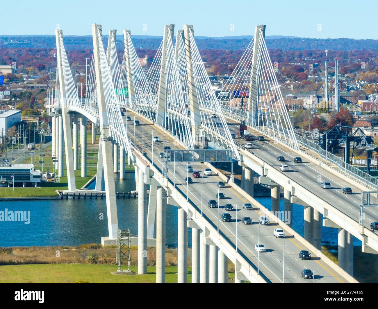 Aerial view of the New Goethals Bridge, spanning Arthur Kill strait ...