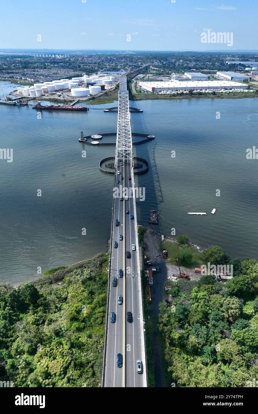 Aerial view of The Outerbridge Crossing Bridge between Staten Island ...