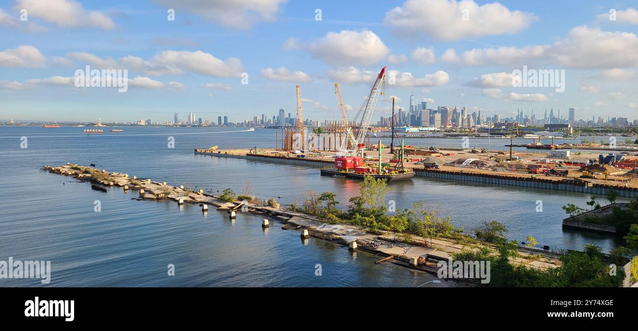 New York. Construction at South Brooklyn Marine Terminal to build an ...