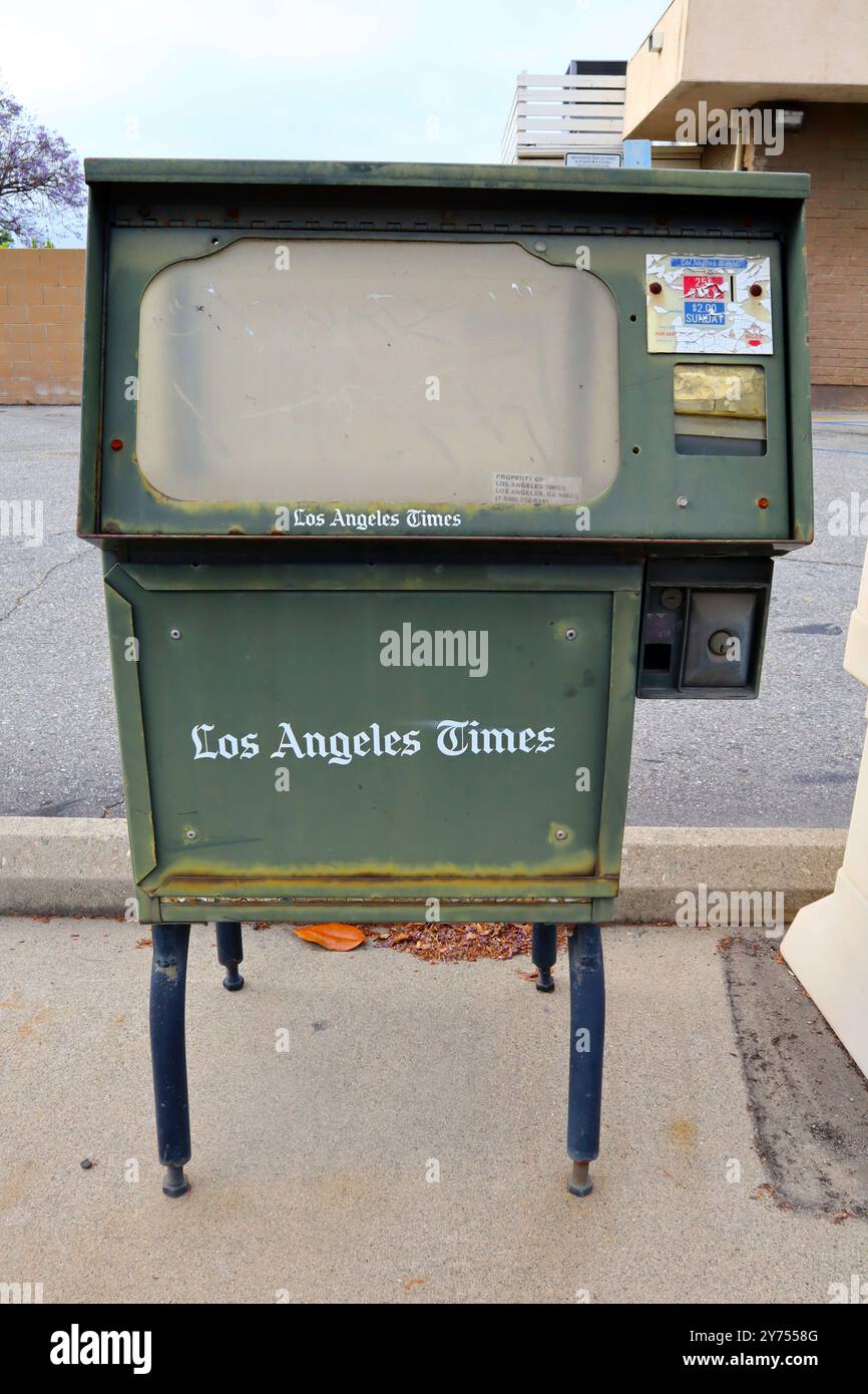 Newspaper distribution box hi-res stock photography and images - Alamy