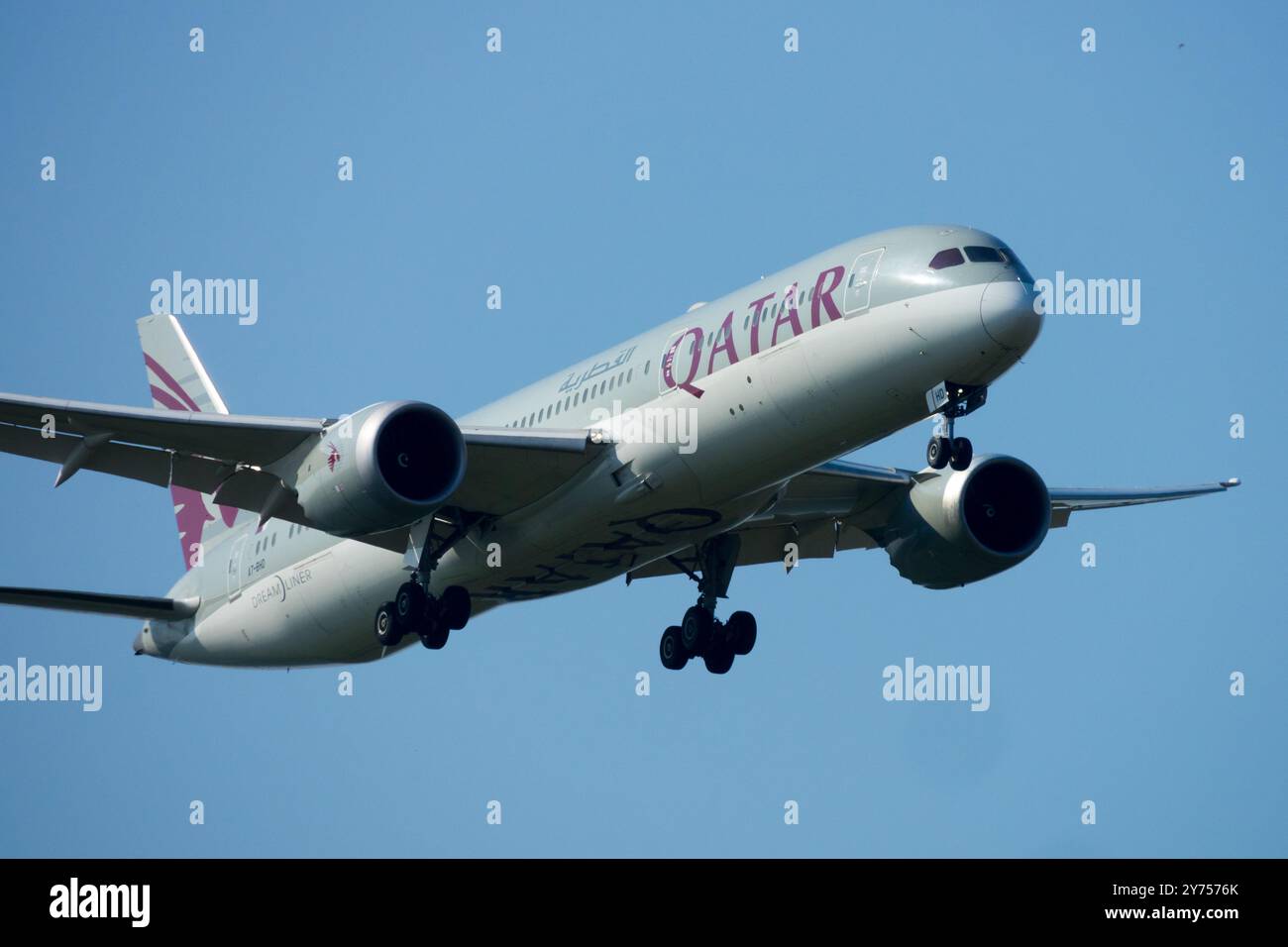 Landing Boeing 787-9 Dreamliner Plane operated Qatar Airways Airline ...
