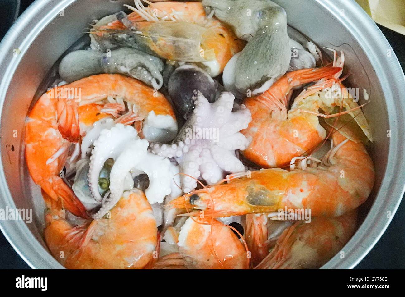 Octopus and shrimp hi-res stock photography and images - Alamy