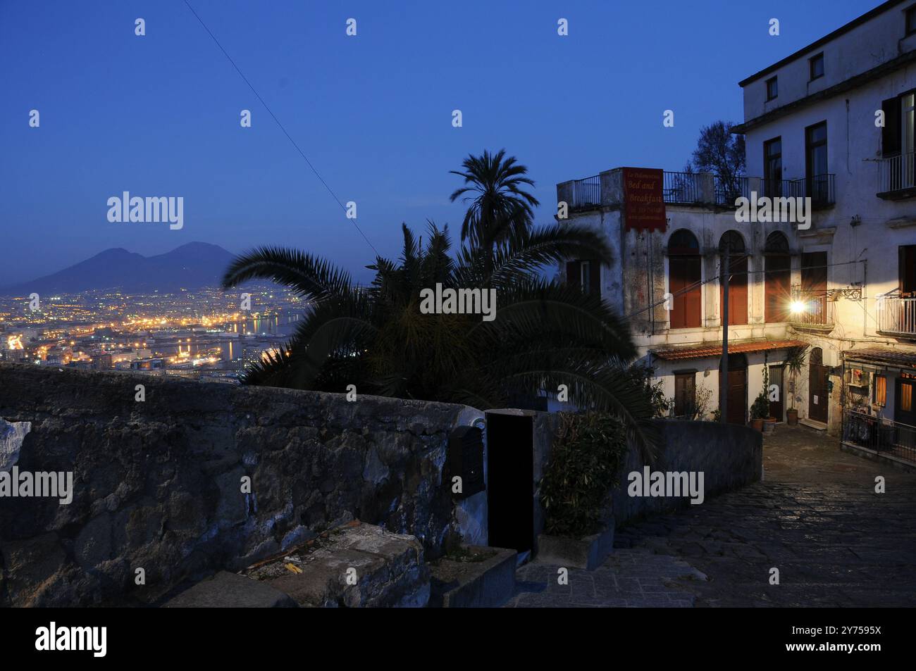 The wonderful pedestrian walk on the steps of via Pedamentina in Naples ...