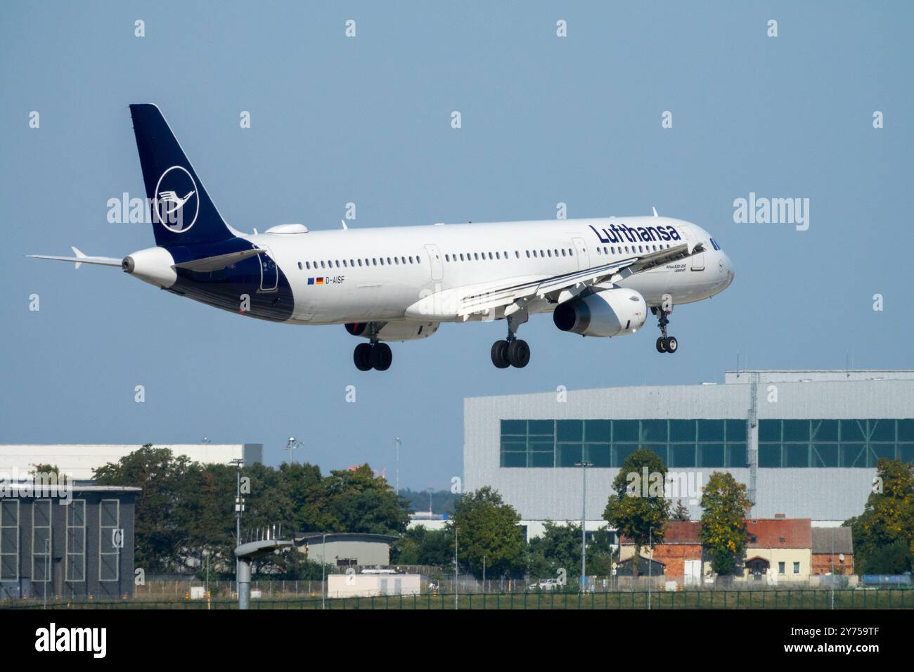 Lufthansa Airbus A321 Plane Aircraft Landing Airplane Aeroplane Jetliner Passenger Jet Airliner ...