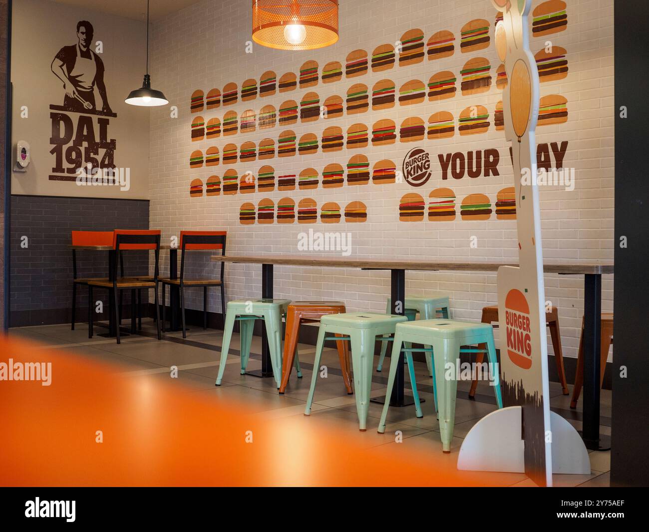 Cremona, Italy September 26th 2024 Empty interior of a modern fast food ...