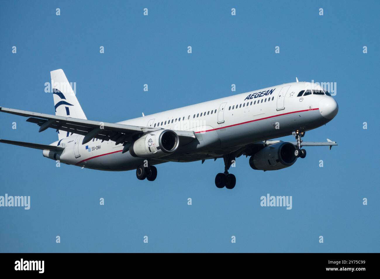Aegean Airlines Airbus A321-200 Plane Landing Aircraft Airplane ...