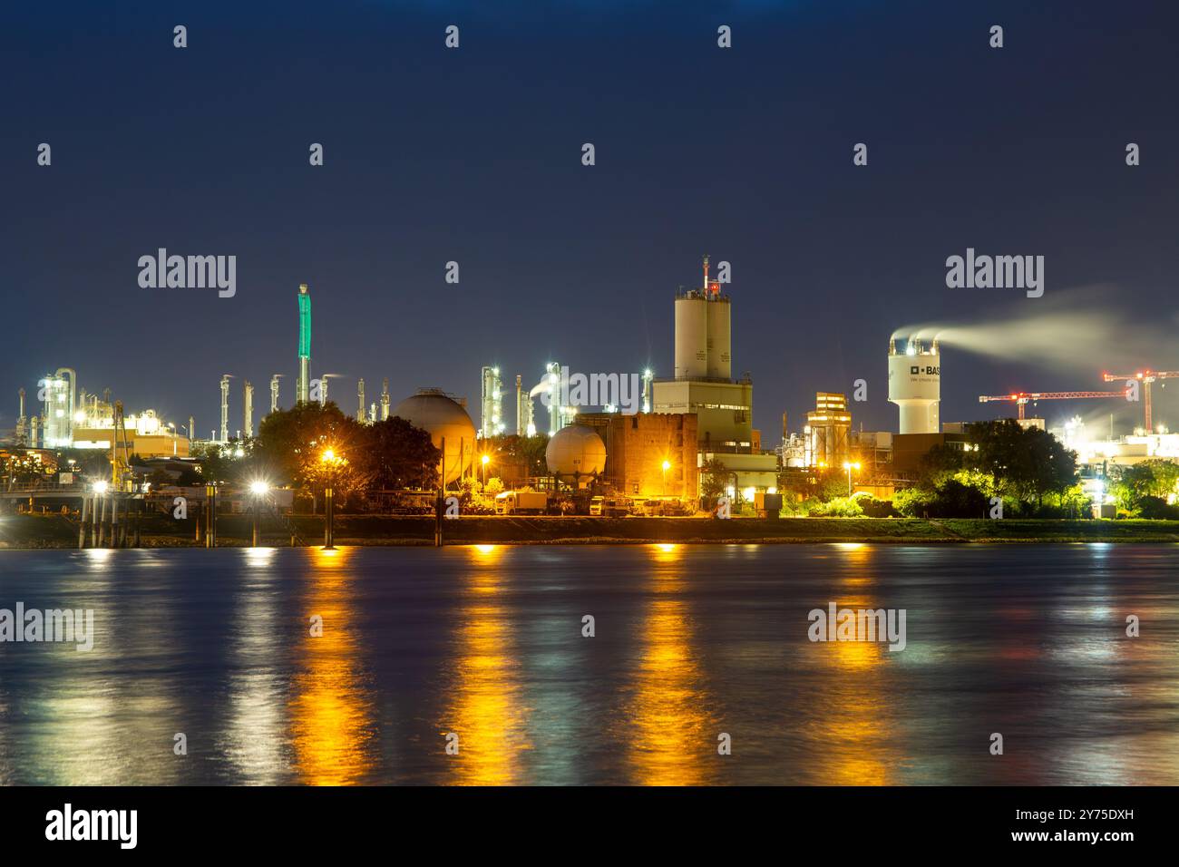 Night scene of BASF in Ludwigshafen with the Rhine in the foreground ...