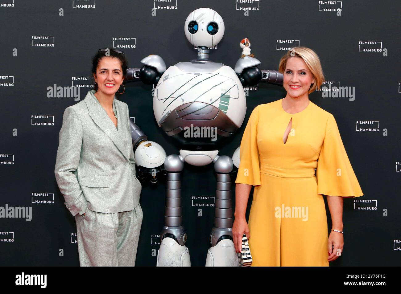 The wild robot roz hi-res stock photography and images - Alamy