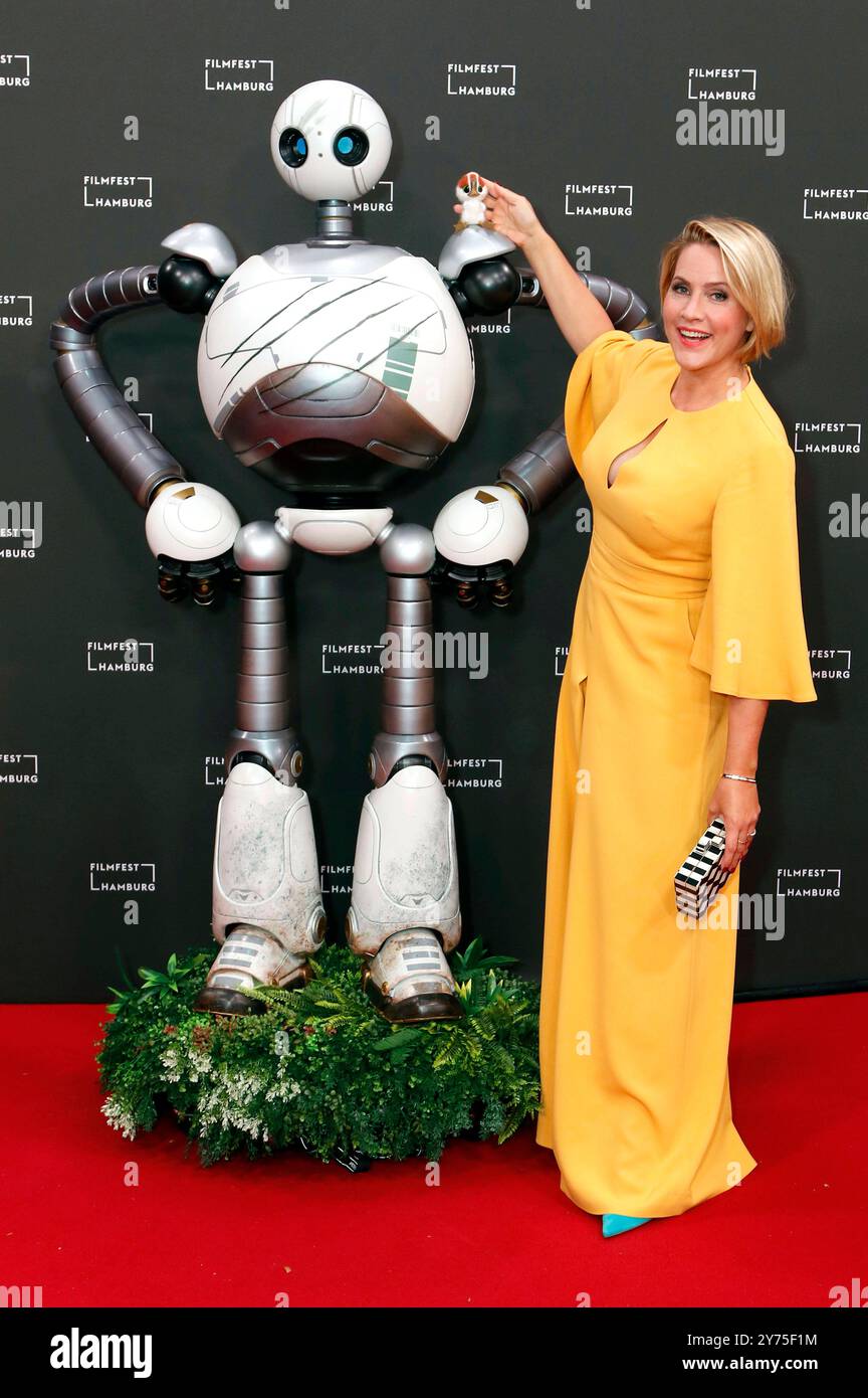 The wild robot roz hi-res stock photography and images - Alamy