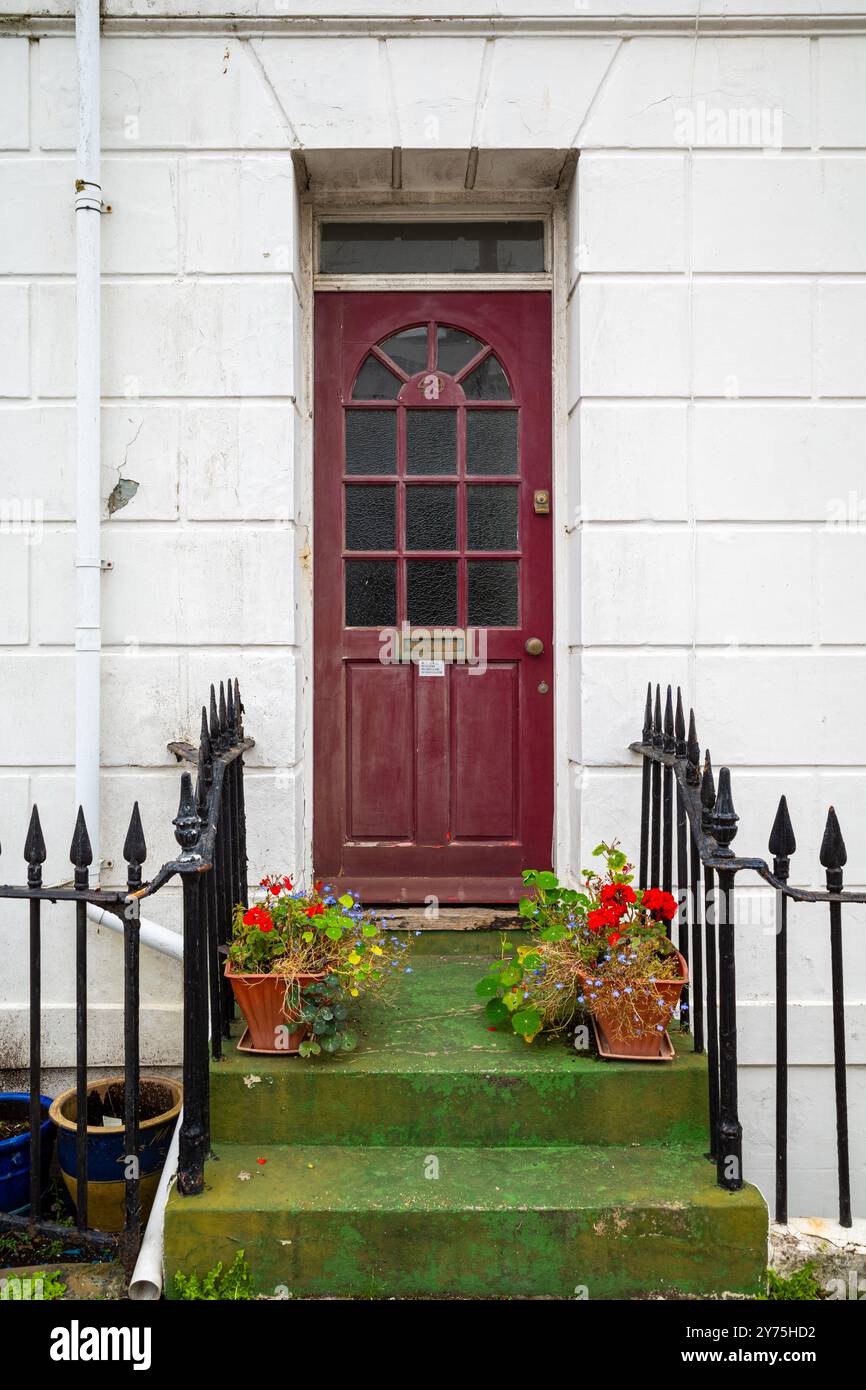 Front door steps railings hi-res stock photography and images - Alamy