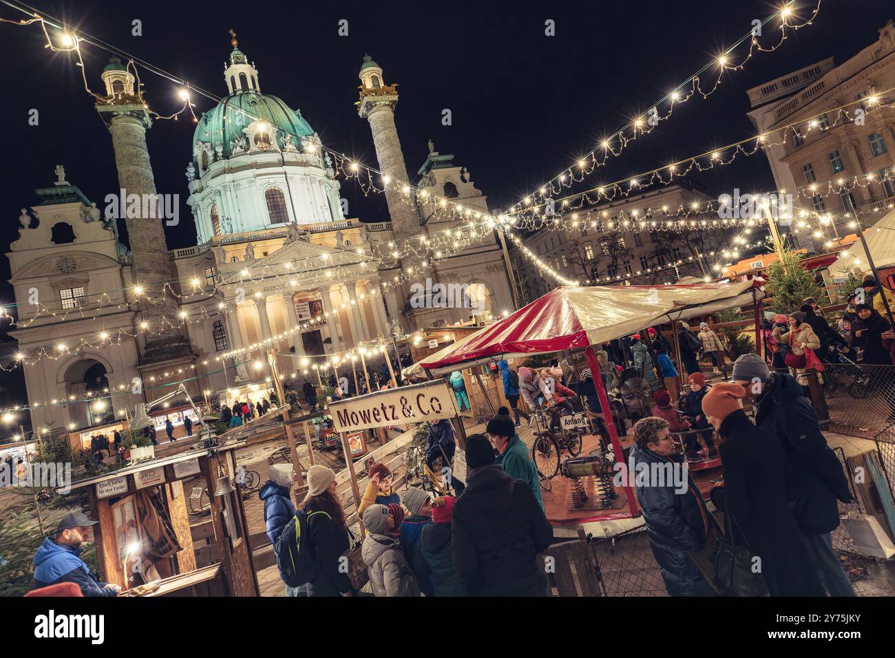 Christmas Market in Vienna Stock Photo - Alamy