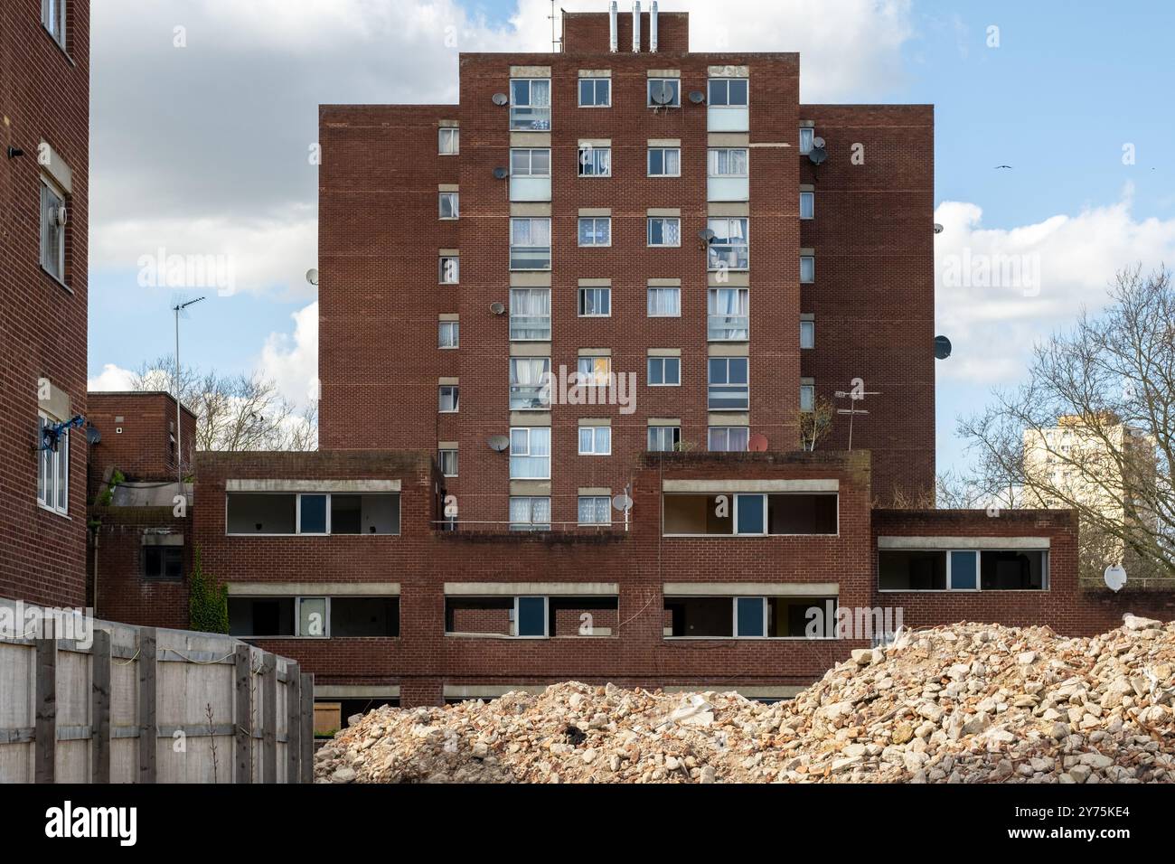 Empty social housing england hi-res stock photography and images - Alamy