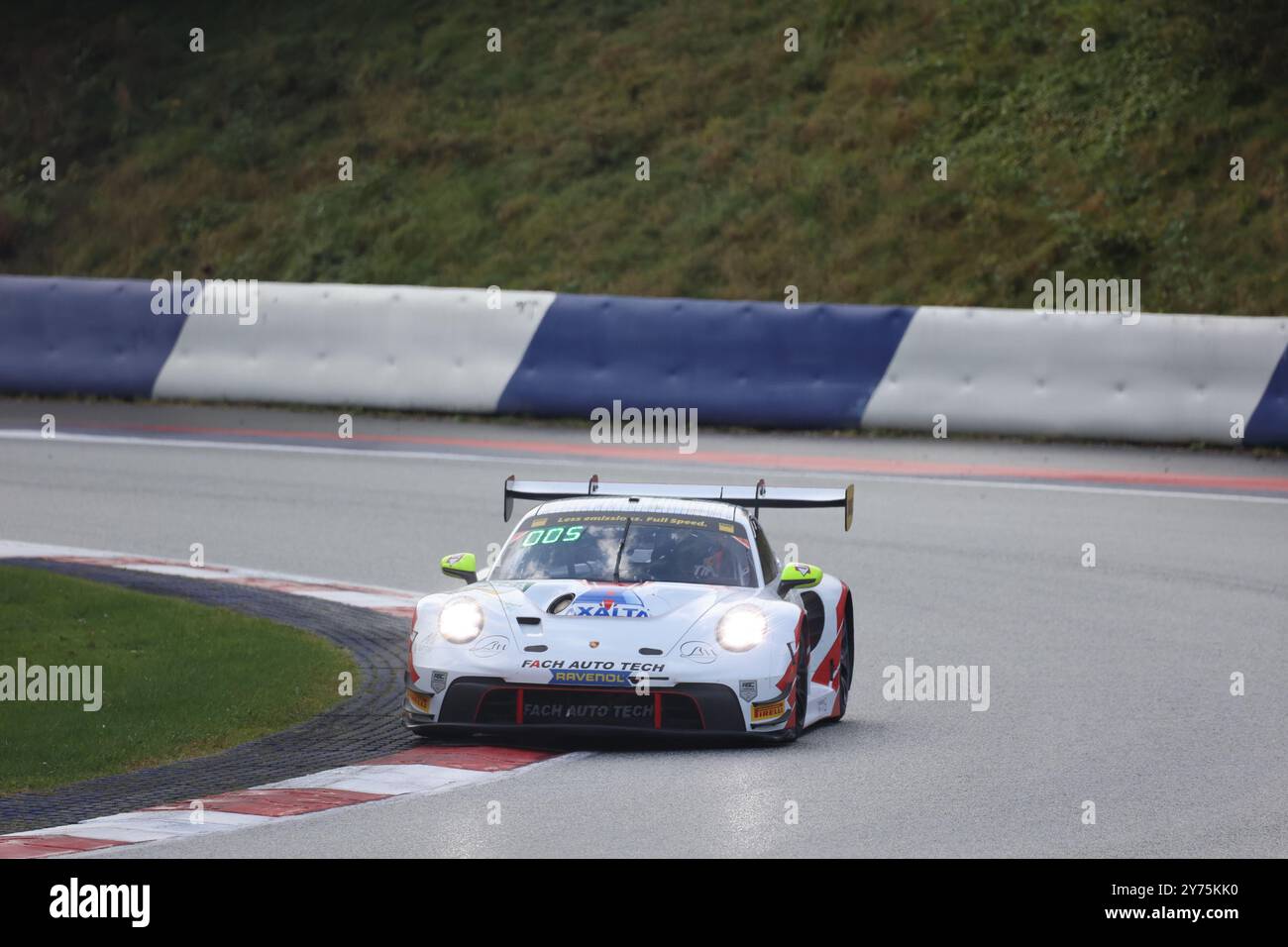 Alexander Fach (CHE) / Alexander Schwarzer (CHE), #4, Porsche 911 GT3-R ...