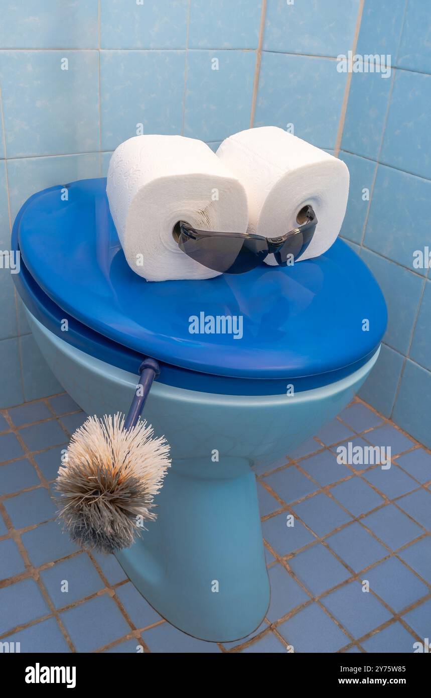 Toilet bowl vision hi-res stock photography and images - Alamy