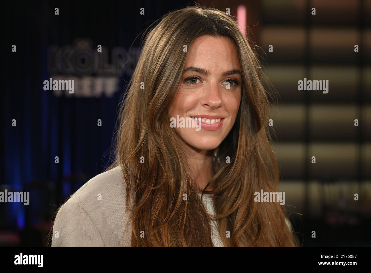 Sängerin Vanessa Mai zu Gast in der WDR Talkshow Kölner Treff ...