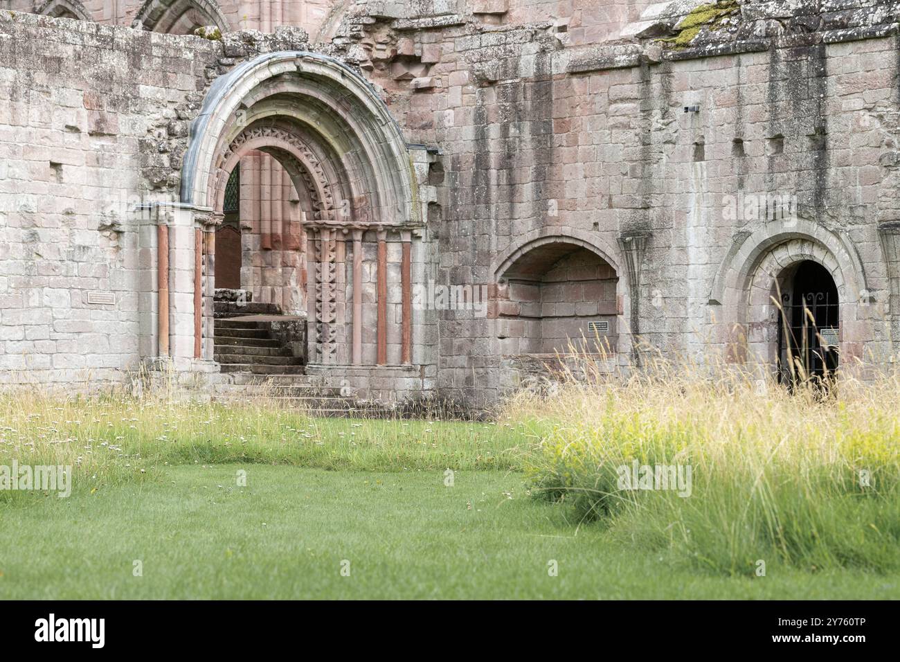 Medieval scottish monastery hi-res stock photography and images - Alamy