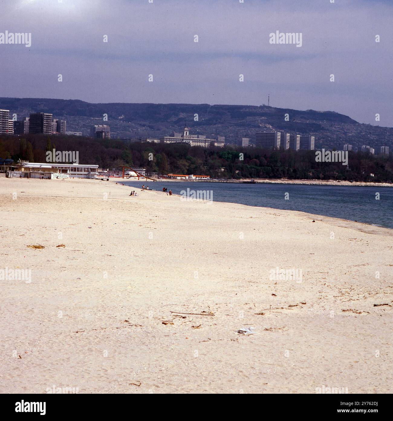 Strand am Schwarzen Meer bei Varna, Bulgarien um 1990 Stock Photo - Alamy