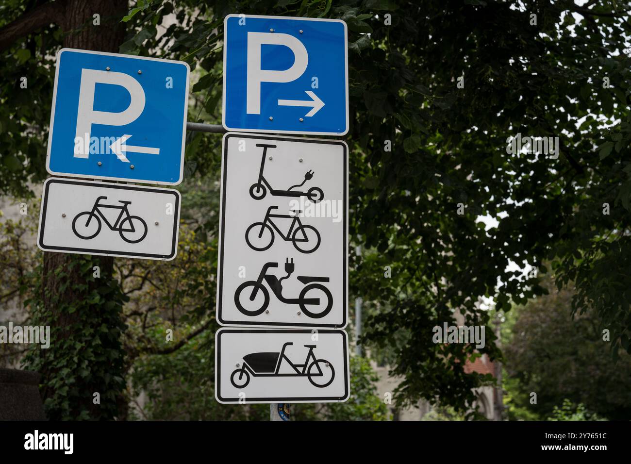 Verkehrsschild symbol hi-res stock photography and images - Alamy