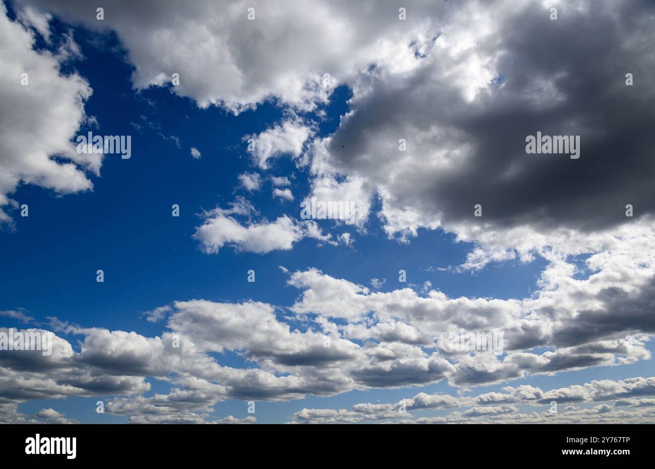Time lapse cloud formation hi-res stock photography and images - Alamy