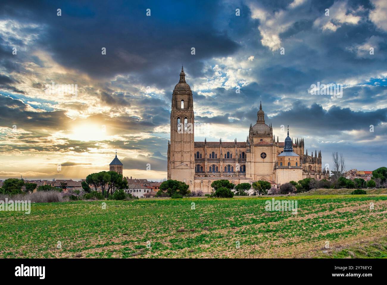 Catedral de Segovia al atardecer Stock Photo - Alamy
