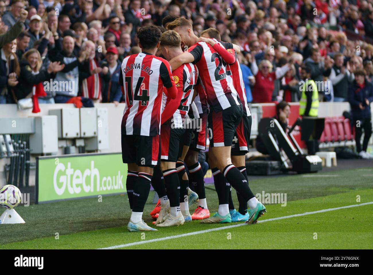 Mbeumo brentford celebrating hi-res stock photography and images - Alamy