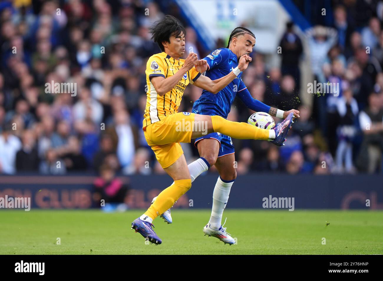 Mitoma chelsea premier hi-res stock photography and images - Alamy