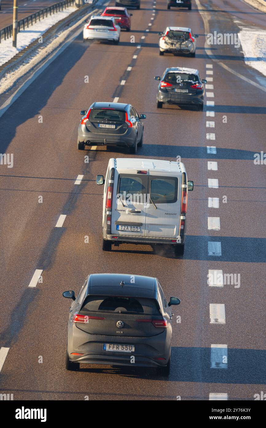 Cars move along highway auto hi-res stock photography and images - Alamy