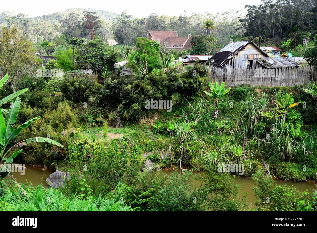 Andasibe, rural municipality. Traditional wood house next to river ...