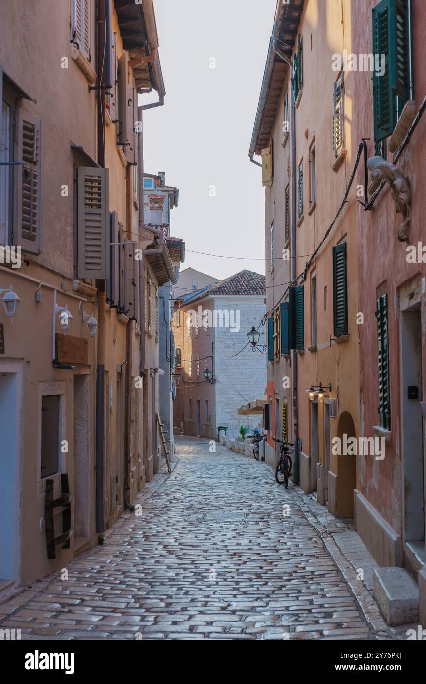 Pastel colored buildings along streets hi-res stock photography and ...