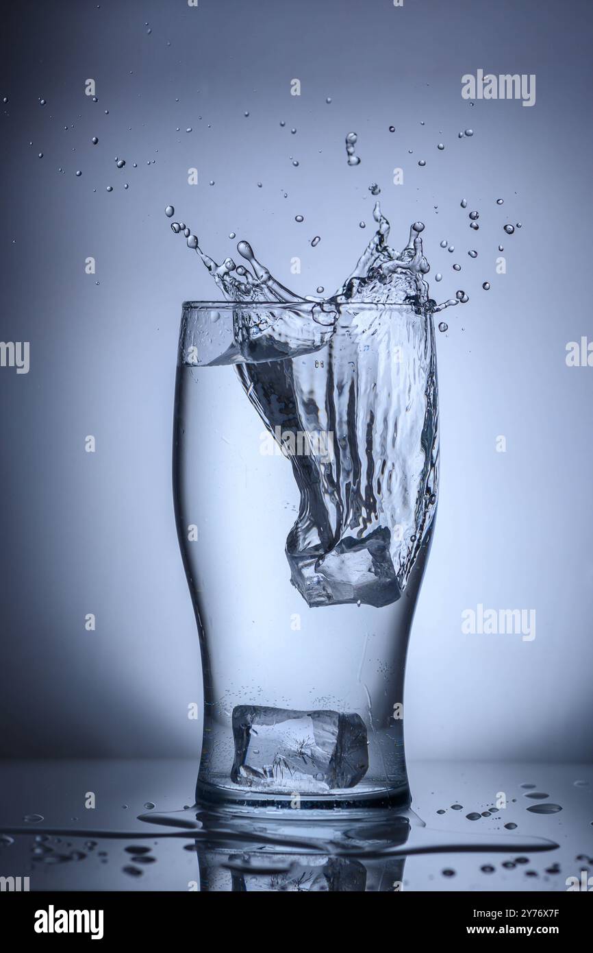 Carbonated mineral water flowing glass hi-res stock photography and images - Alamy