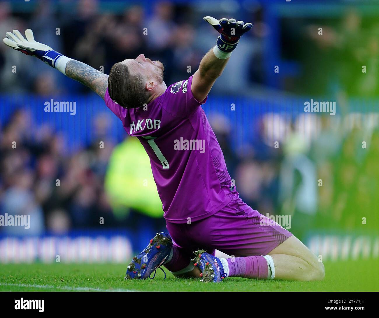 Everton goalkeeper Jordan Pickford celebrates at the full-time whistle ...