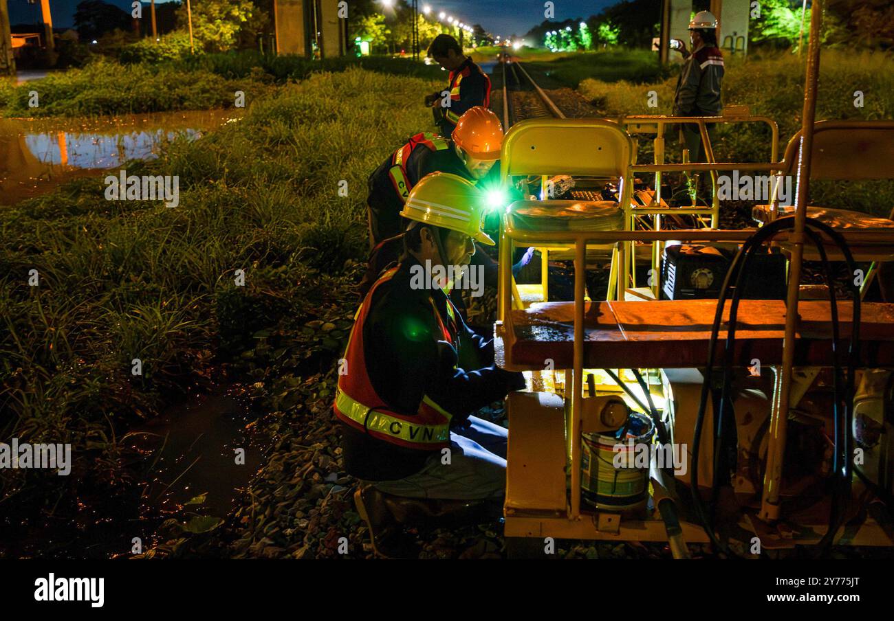 Maintenance officer hi-res stock photography and images - Alamy