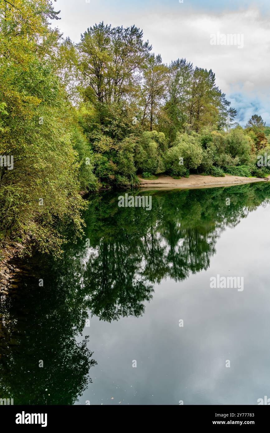 A view of the Snoqualmie River from the Reinig bridge in North Bend ...