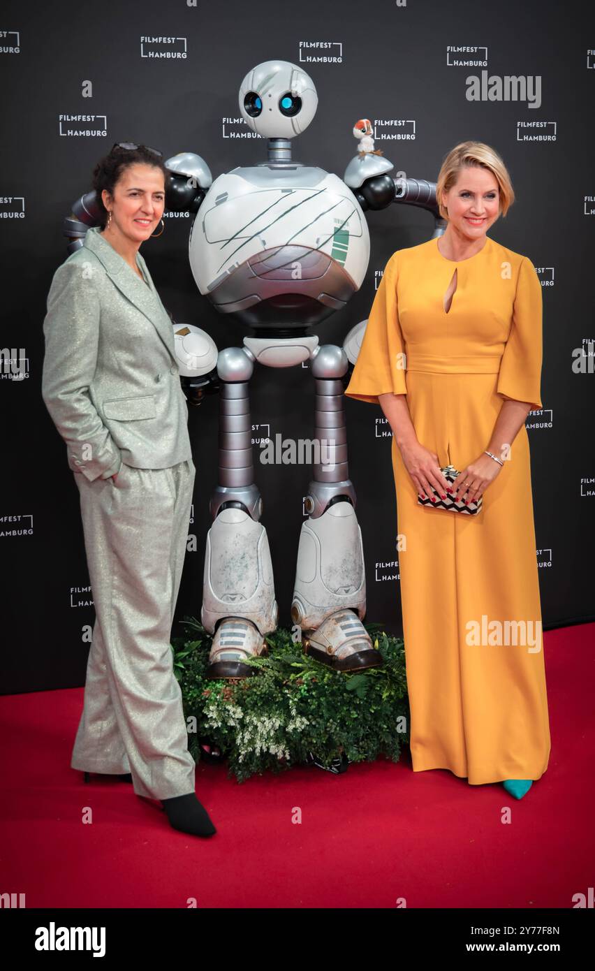 Filmfest Hamburg Judith Rakers und Malika Rabahallah mit dem Roboter ...