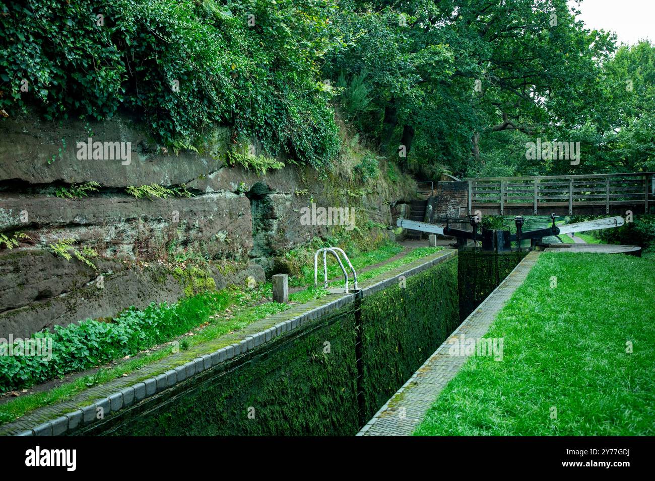 Staffordshire and worcestershire canal towpath hi-res stock photography ...