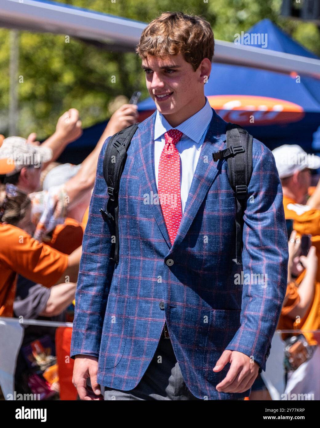 Sept 28, 2024.Arch Manning #16 of the Texas Longhorns leading the team ...