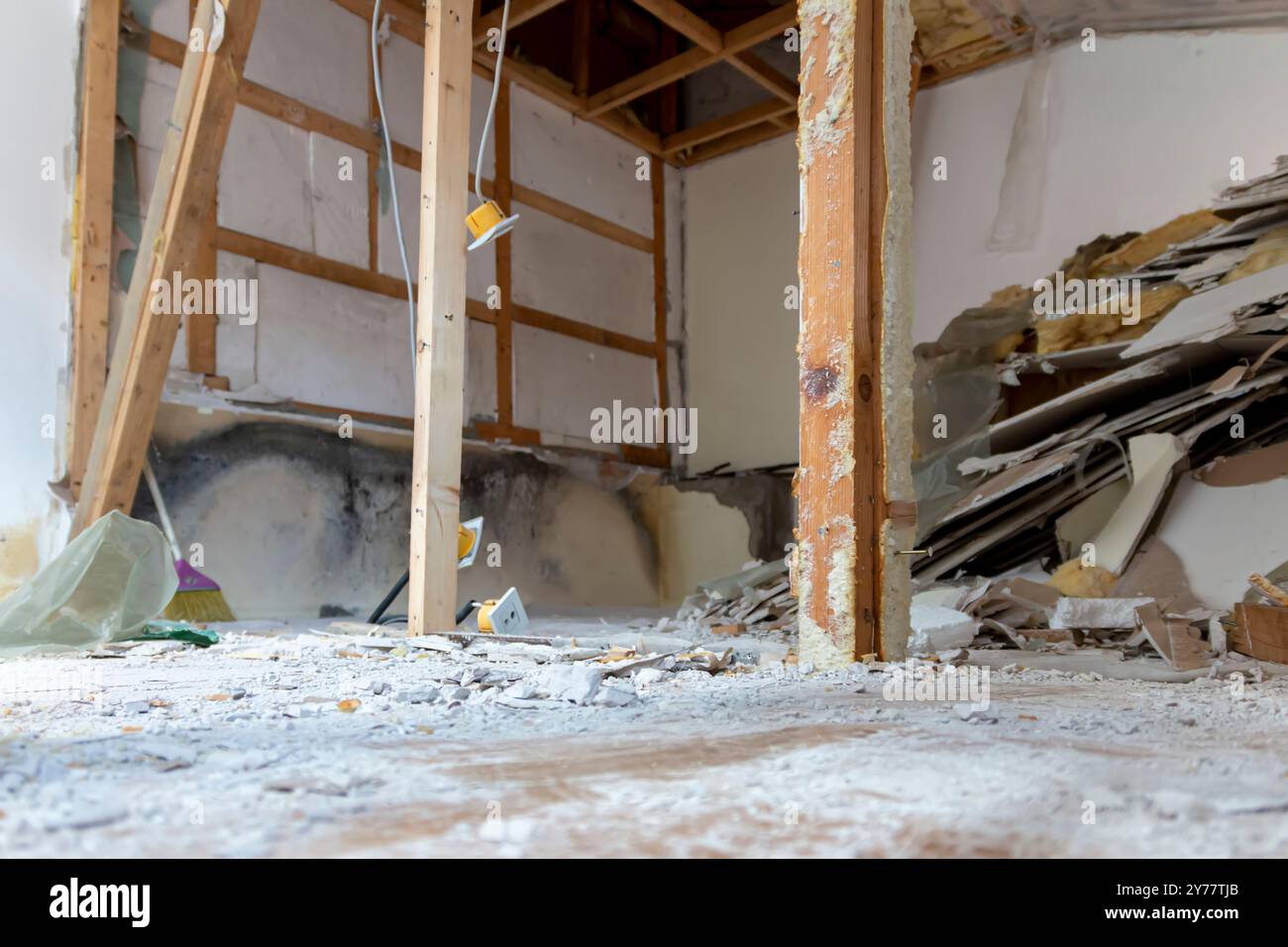 Destruction of property, structures in catastrophe. Destruction of ...