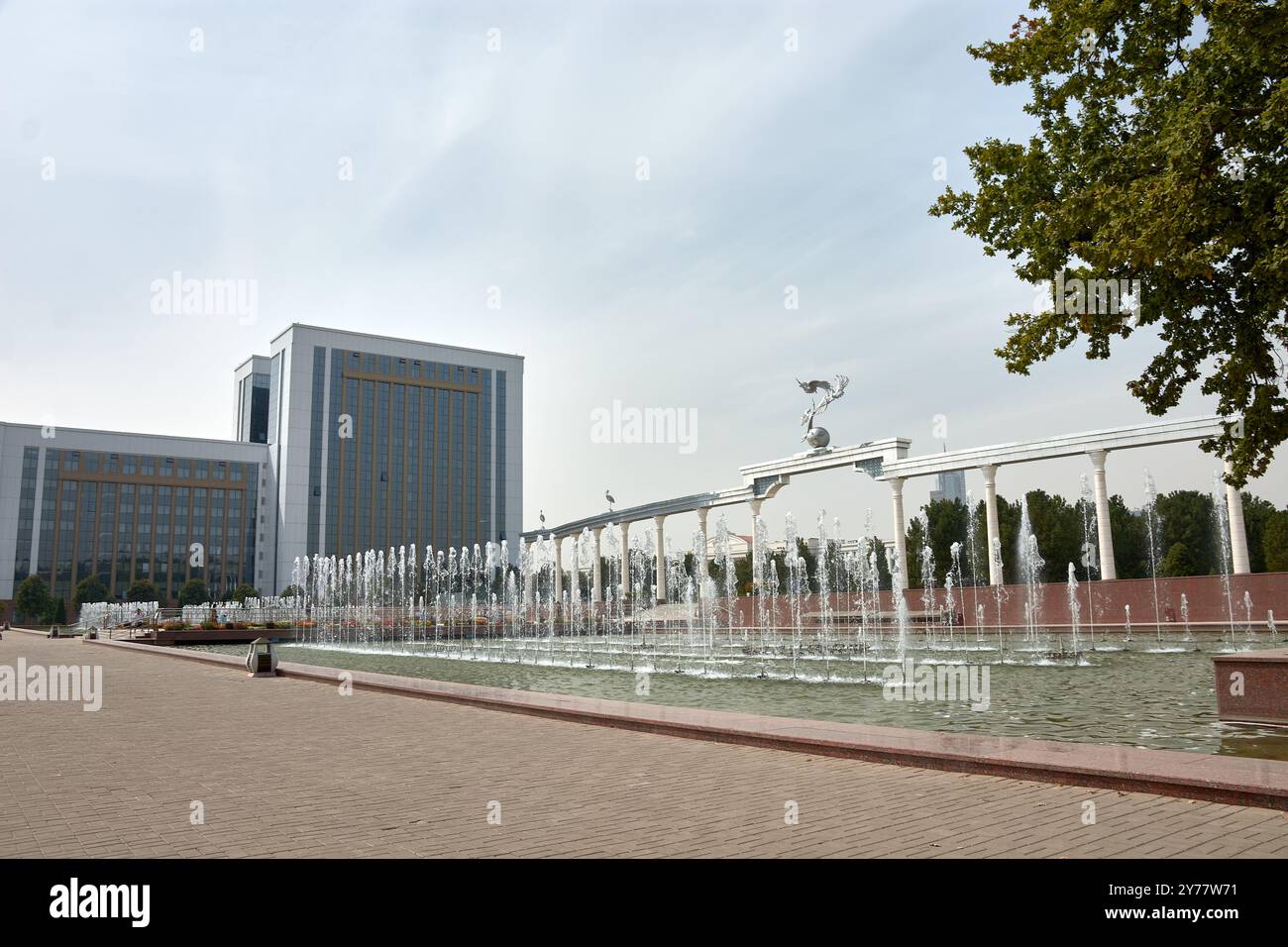Amazing view of the wonderful fountain in Mustaqillik Maydoni ...