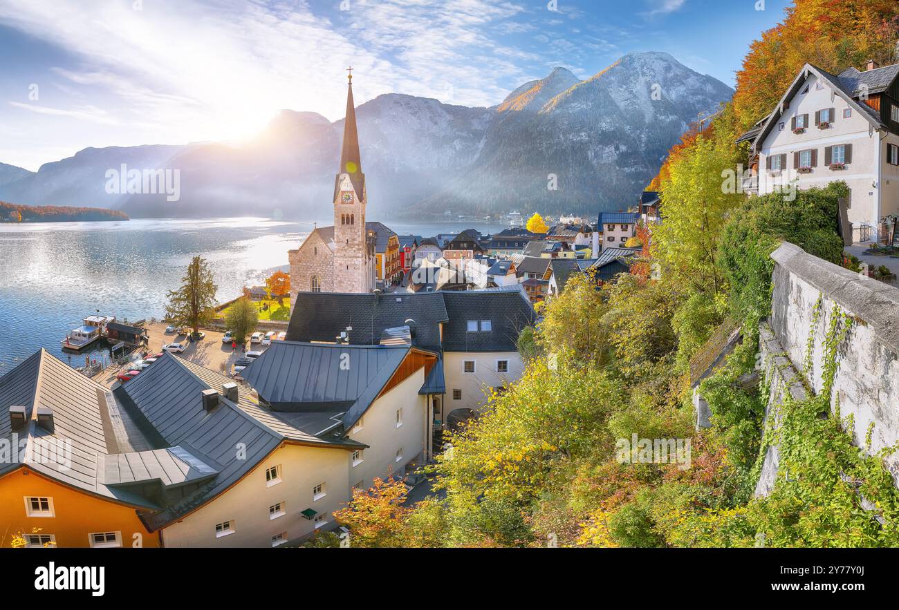 Amazing view of famous Hallstatt mountain village with Hallstatter lake ...
