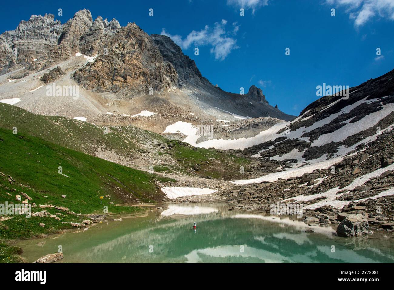 Alpine Gebirgslandschaft am Übergang zwischen dem Safiental und ...