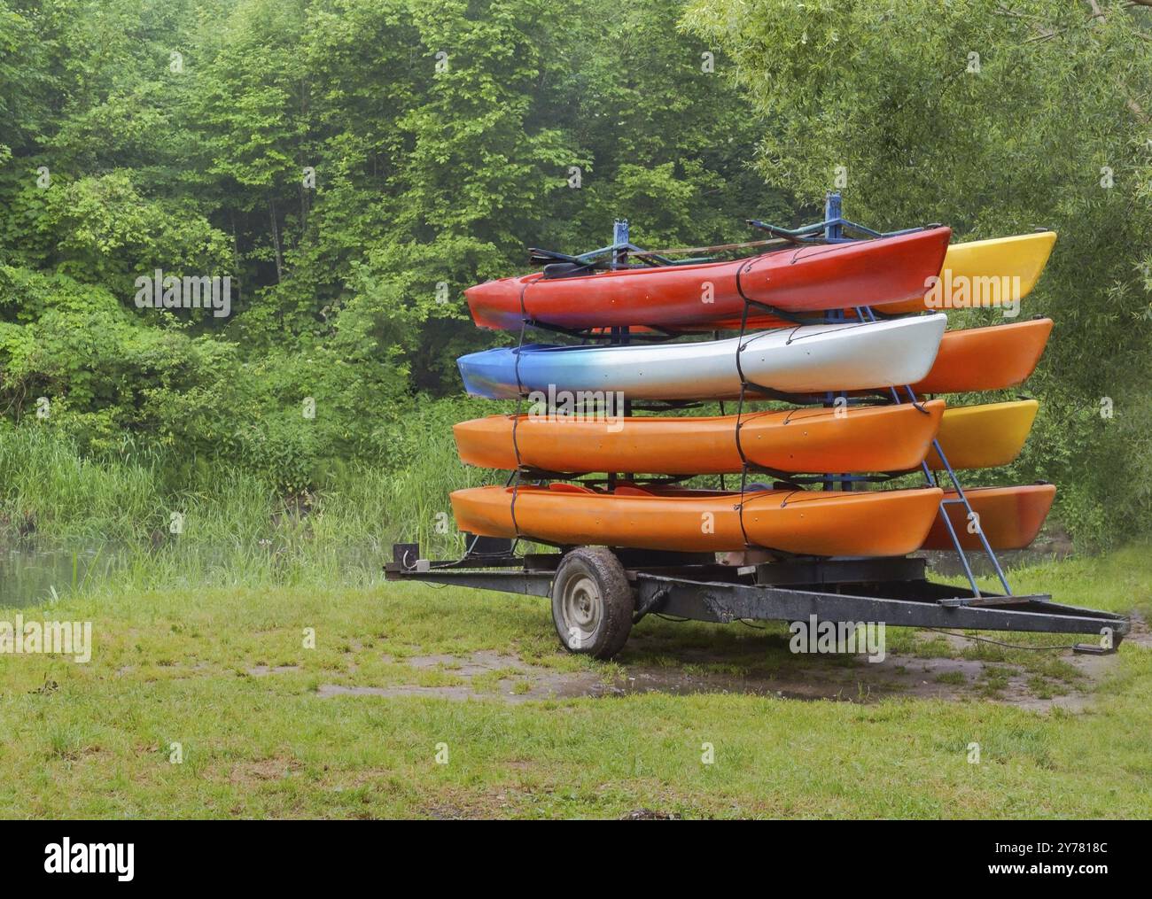On the trailer with eight canoes, kayaks by car delivered to the river ...