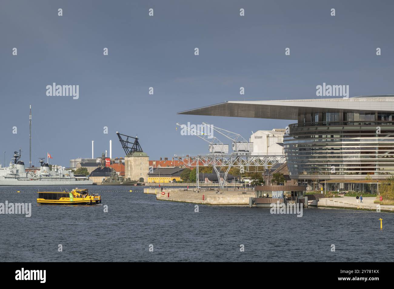 Public harbour ferry to the Royal Opera House, Christianshavn ...