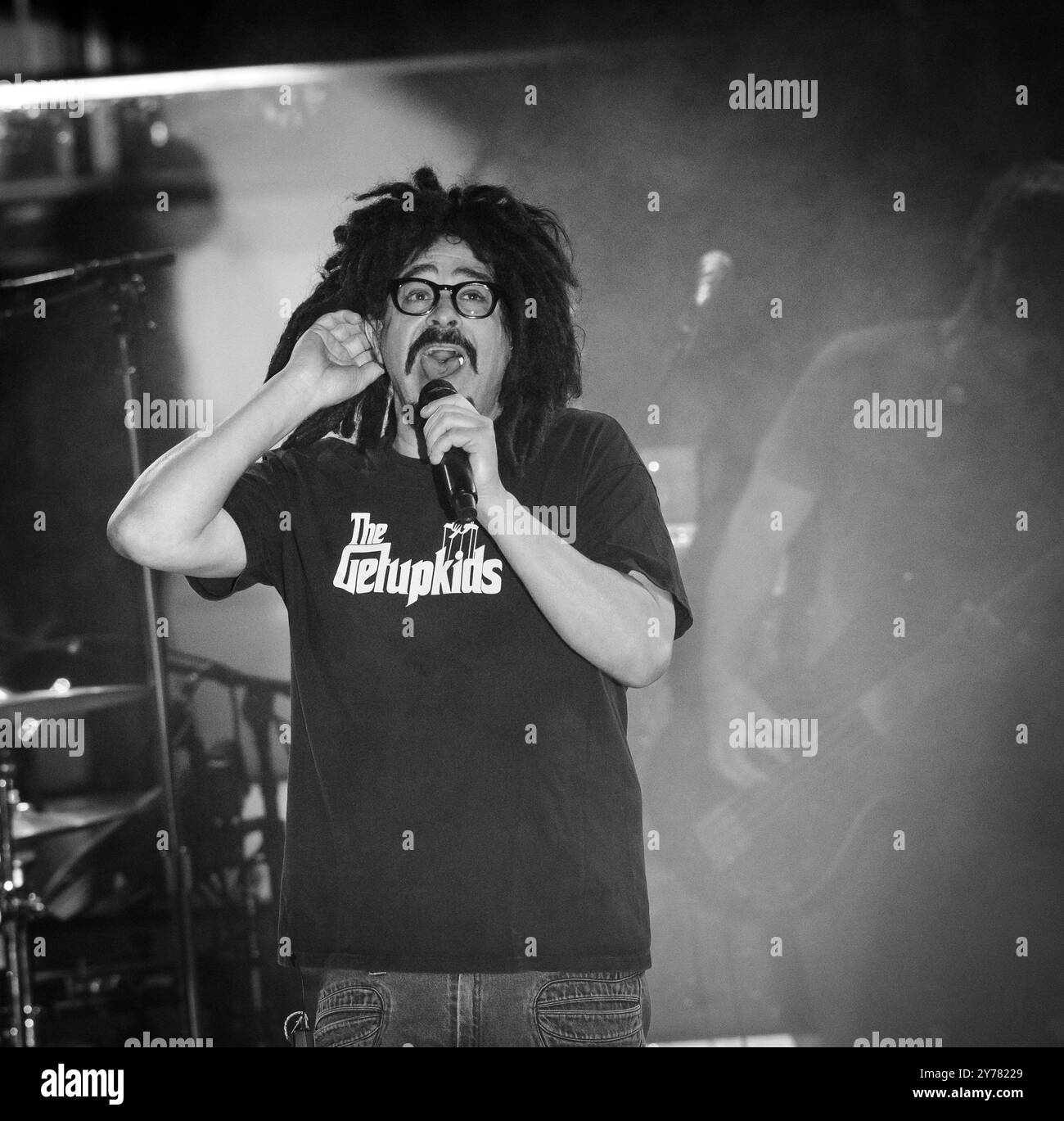 Counting crows performance Black and White Stock Photos & Images - Alamy
