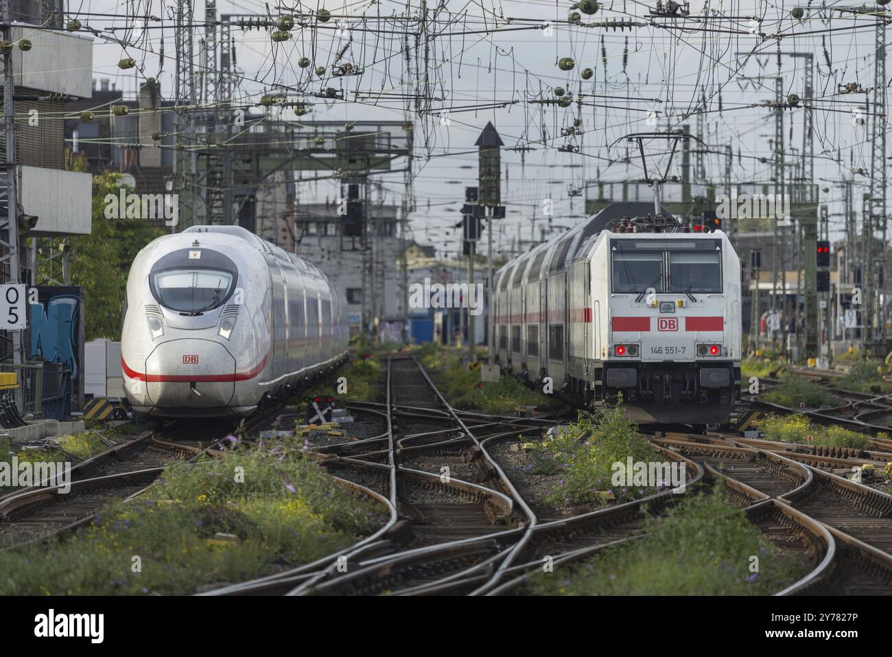 Arriving ICE and departing Intercity, track apron of Cologne Central ...